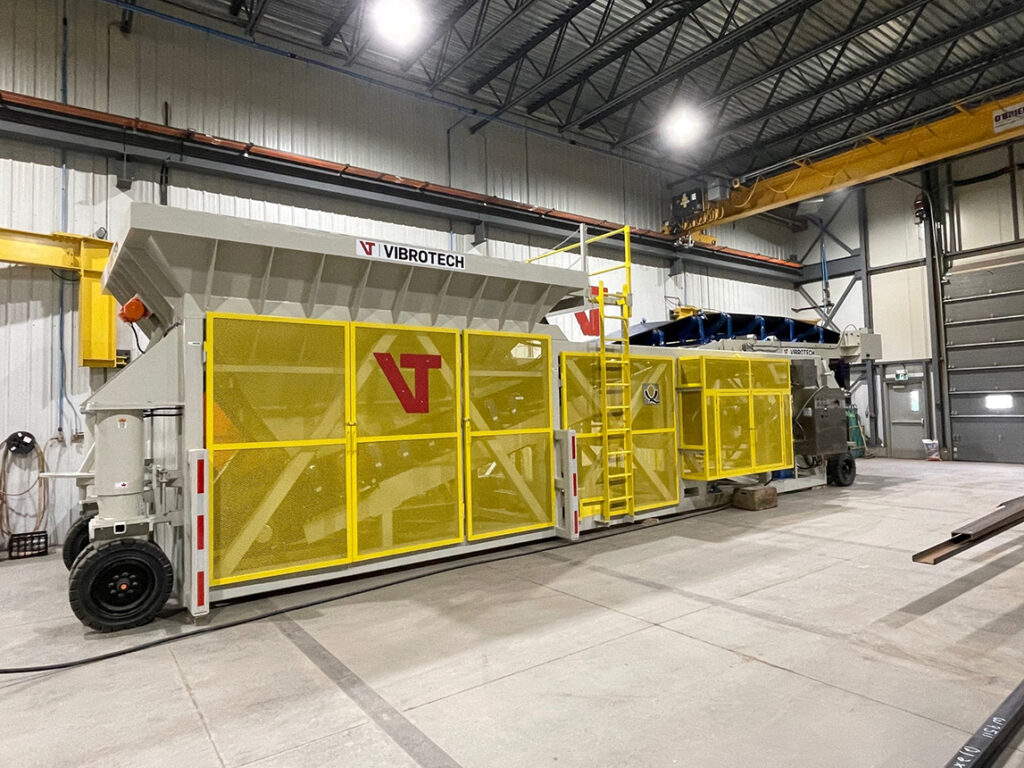 Vibrotech | Mobile Hopper Conveyor